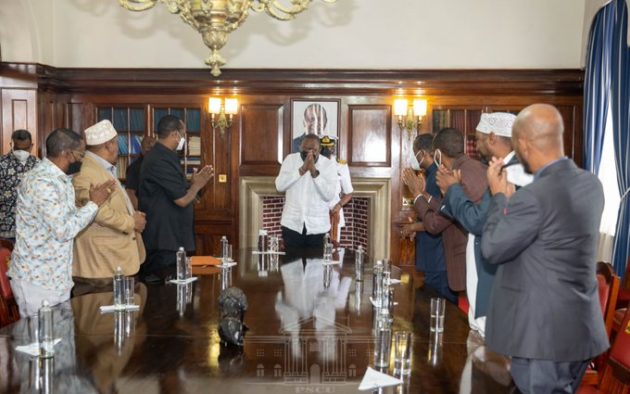 President Kenyatta meets with leaders from Mandera, Isiolo at State ...