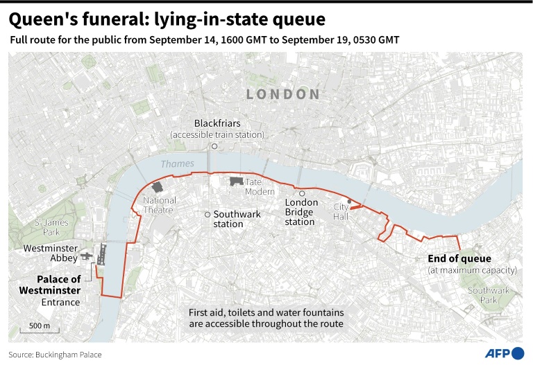 Four-kilometre queue as mourners file past Queen Elizabeth's coffin ...