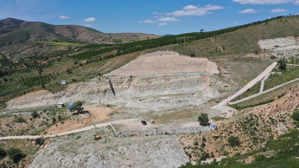 Paleontologists unearth remarkably preserved dinosaur fossils - China ...