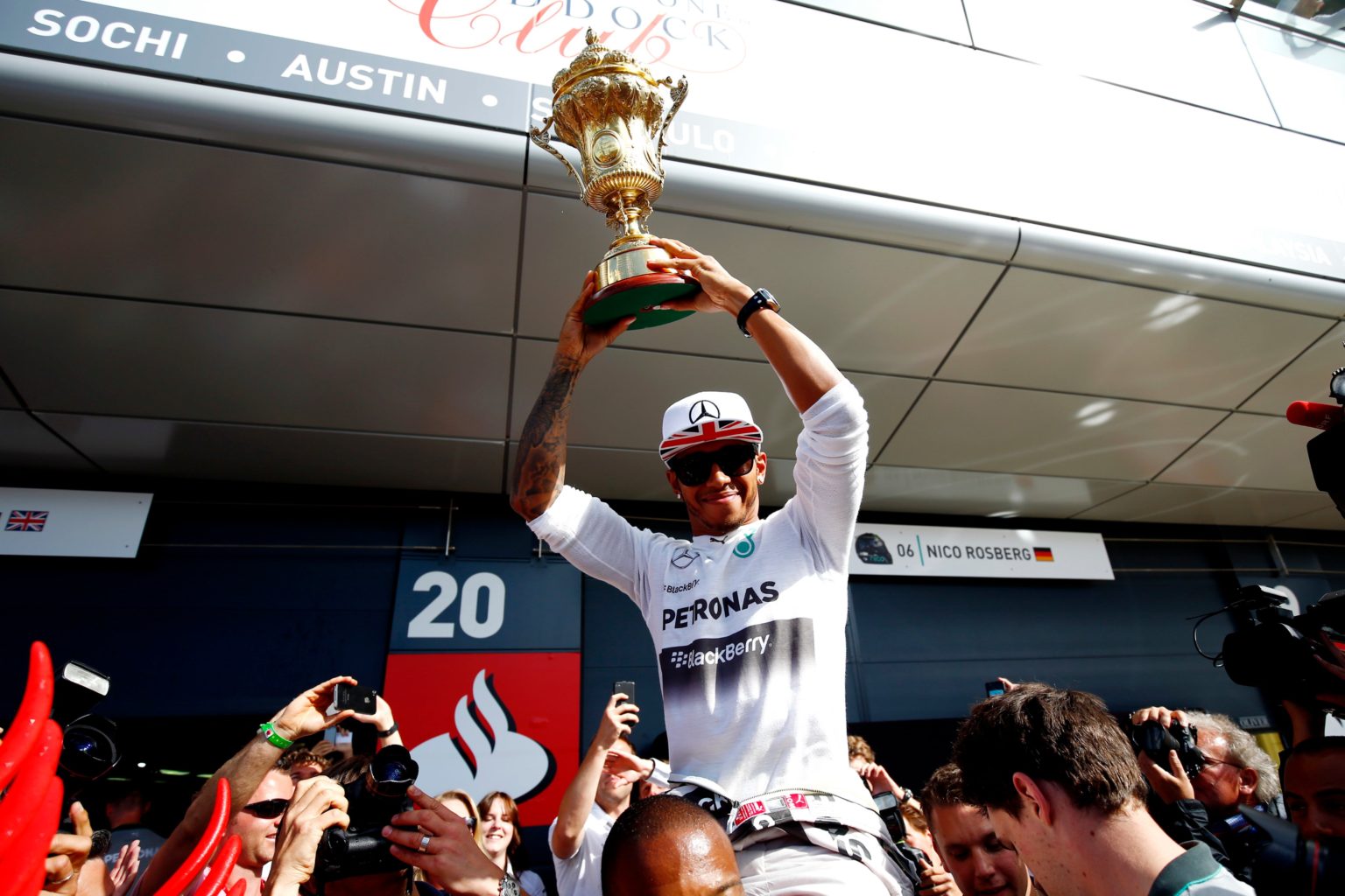 Hamilton wins record-equalling seventh F1 world title - Capital Sports
